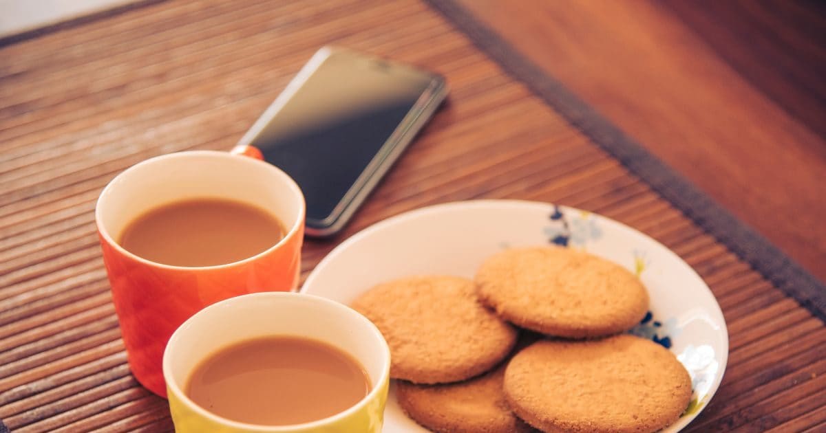 अब तक गलत ढंग से चाय पीते रहे हैं आप! एक्सपर्ट ने बताया, कहां गड़बड़ कर ...