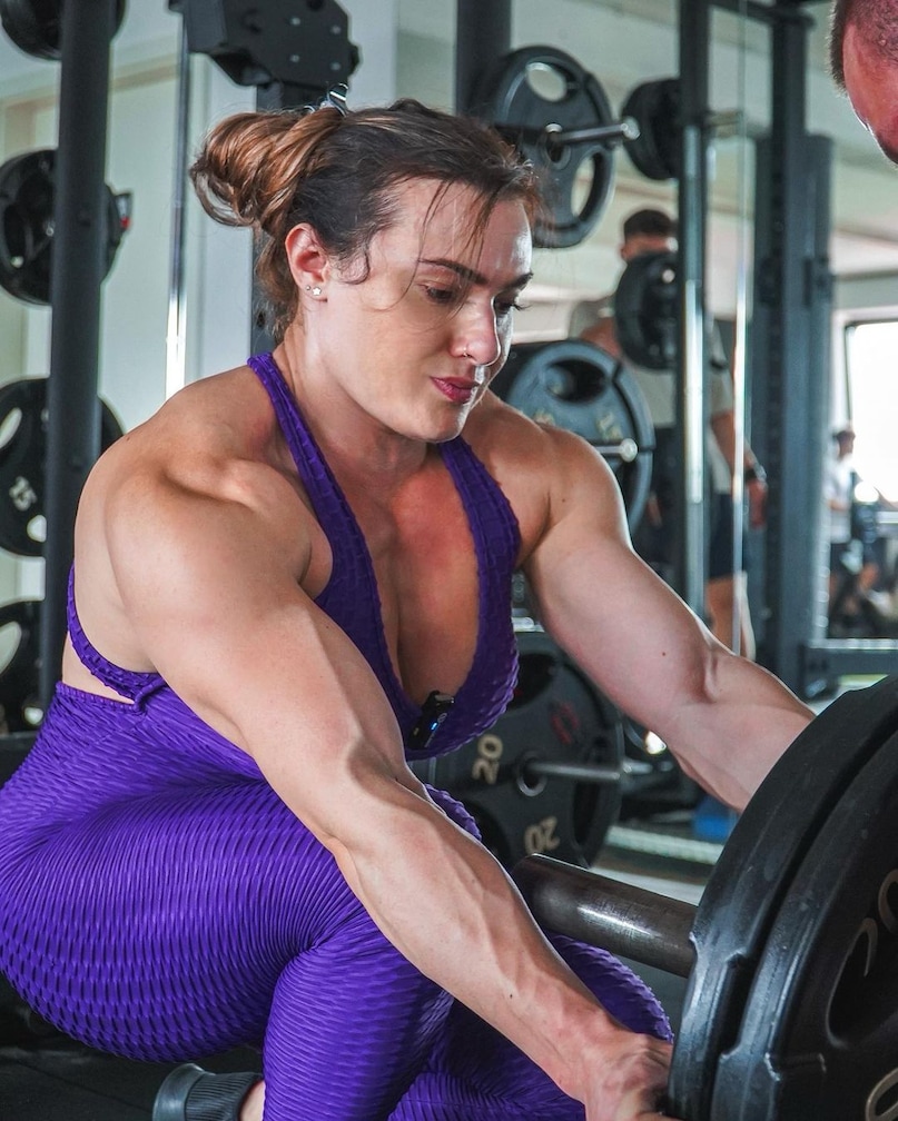 लड़की के मसल्स देखकर होश खो देते हैं मर्द! 14 साल की उम्र से बहा रही है ...