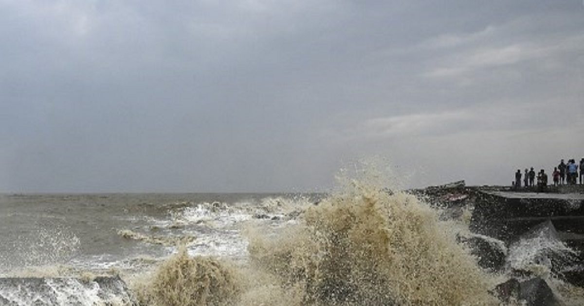 Cyclone Biparjoy Update: कल 3 बजे गुुजरात के जखाऊ तट से टकराएगा तूफान ...