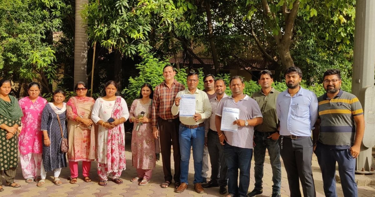 दिल्‍ली की इस सोसाइटी में पानी की किल्‍लत से लोग परेशान, 2 महीने से जल ...