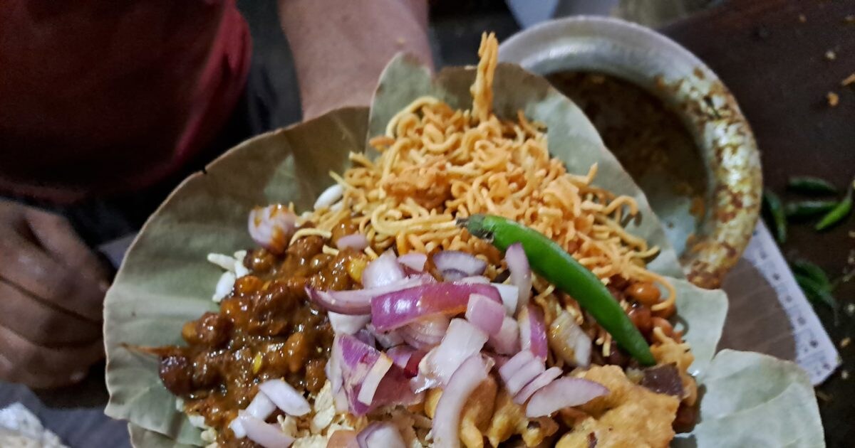 गोड्डा में फेमस है घुघनी-मुड़ही की ये दुकान, स्वाद के दीवाने हैं लोग ...