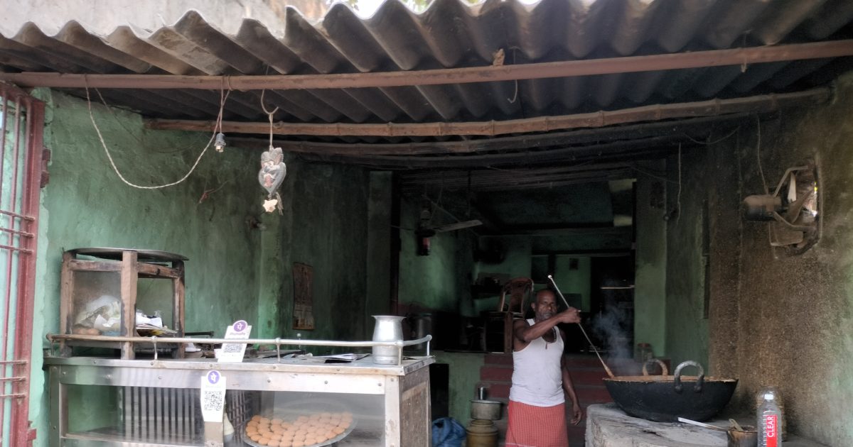 मधुबनी में रांटी चौक पर मिलते हैं सबसे स्वादिष्ट पेडे़, एक बार चखा तो ...