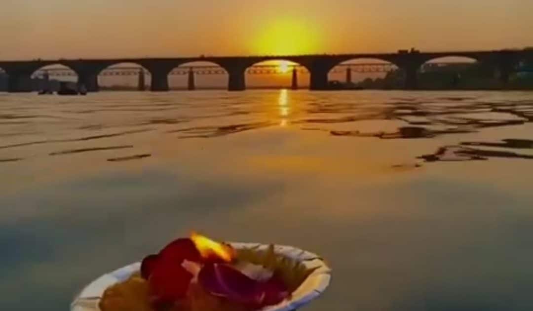 इंदौर से कुछ ही किलोमीटर की दूरी पर है मां नर्मदा का धाम खेड़ी घाट ...