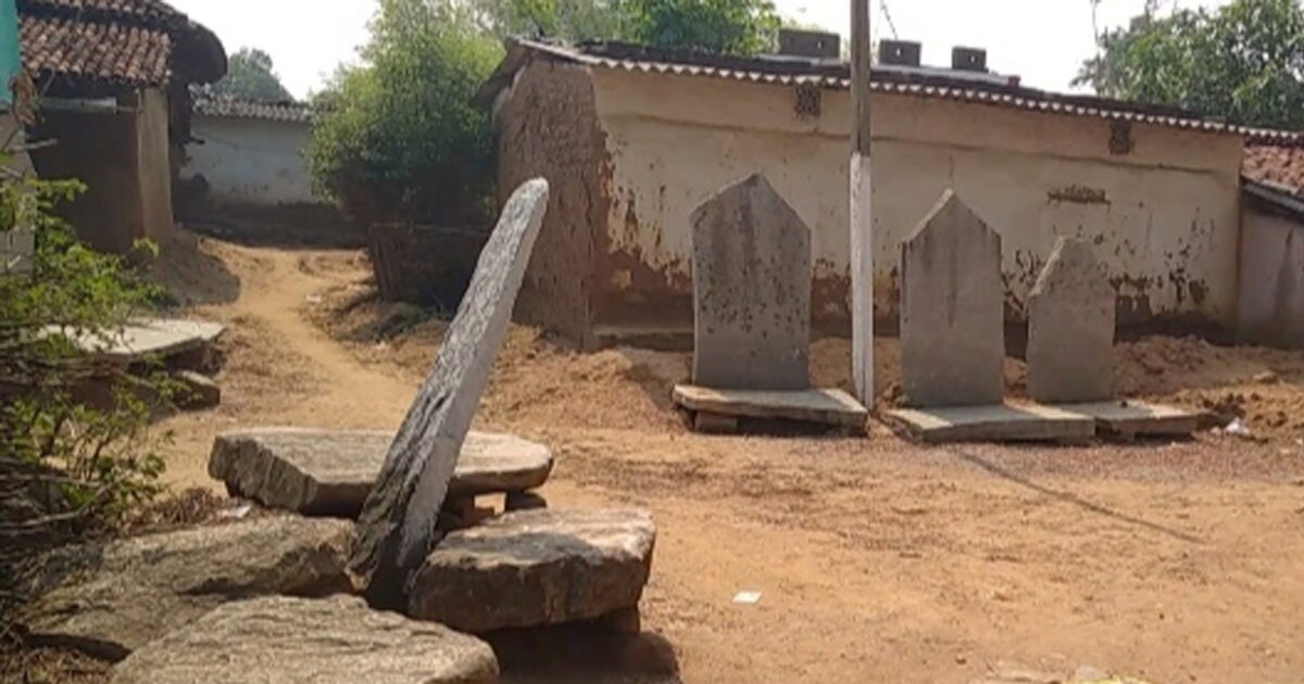 Photos: अजीब नगरी! यहां इंसानों के साथ रहते हैं भूत, गांव में हर घर के ...