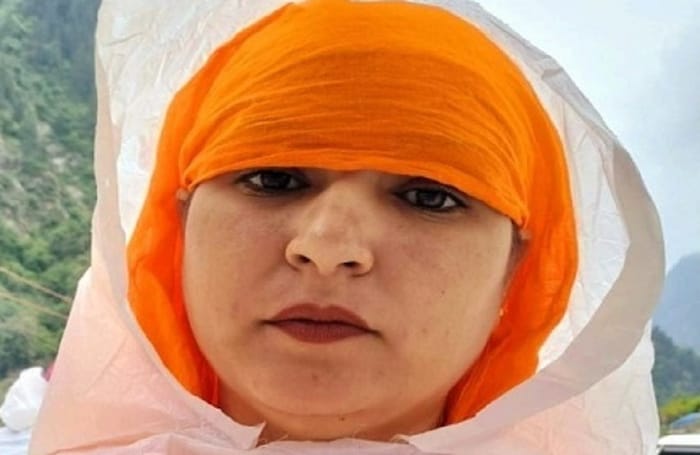 PHOTOS: 10 रुपये की फ्रूटी के लालच में कैसे फंसी डाकू हसीना, 8.9 करोड़ ...