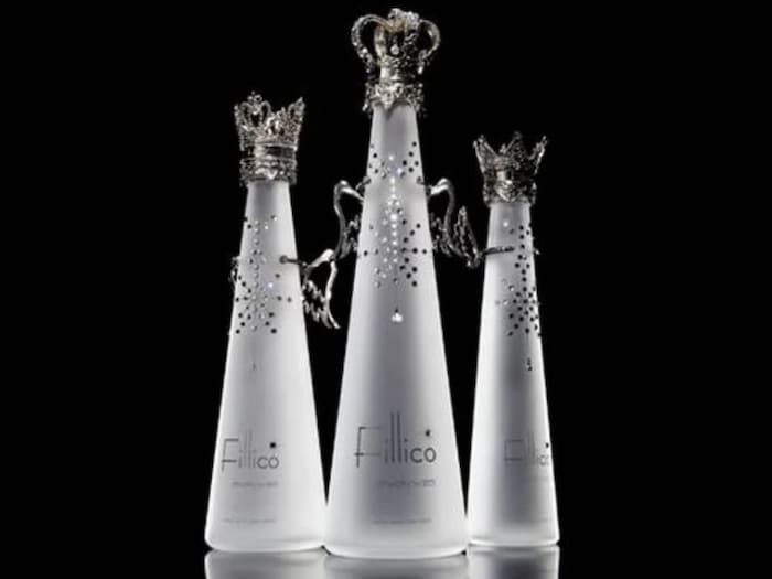 महीने भर की सैलरी में भी नहीं खरीद पाएंगे पानी की ये बोतल! दाम सुनकर ...