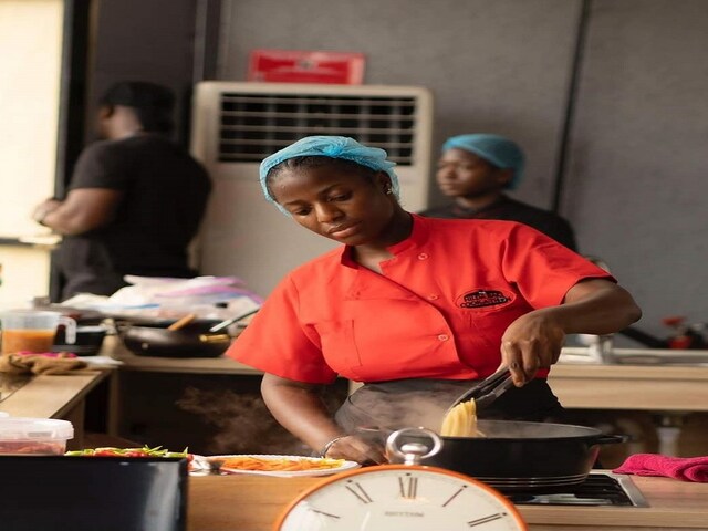 न सोई और न थकी... लगातार 4 दिनों तक बनाती रही खाना, अब गिनीज वर्ल्ड ...