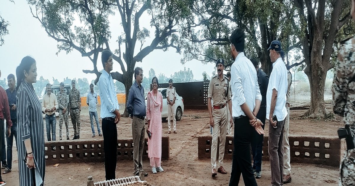 PM Modi MP Visit : पीएम मोदी की पकरिया में खाट पंचायत, 165 चारपाई पर ...
