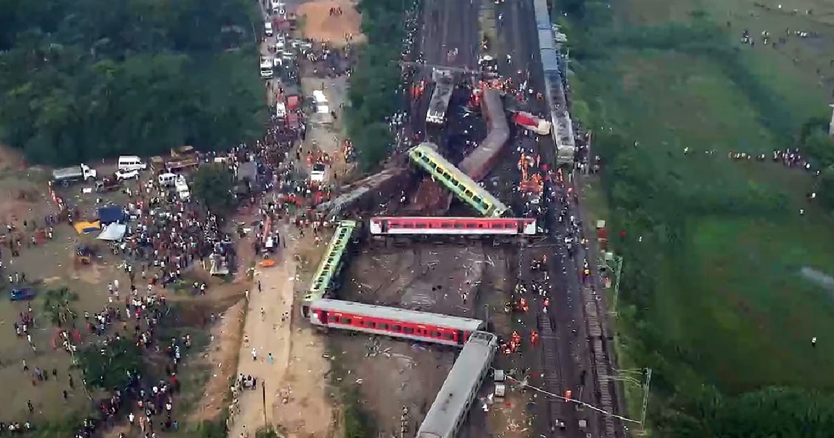 Odisha Train Accident: 'पटरियों पर खून ही खून था, चारों तरफ लाशें थीं ...
