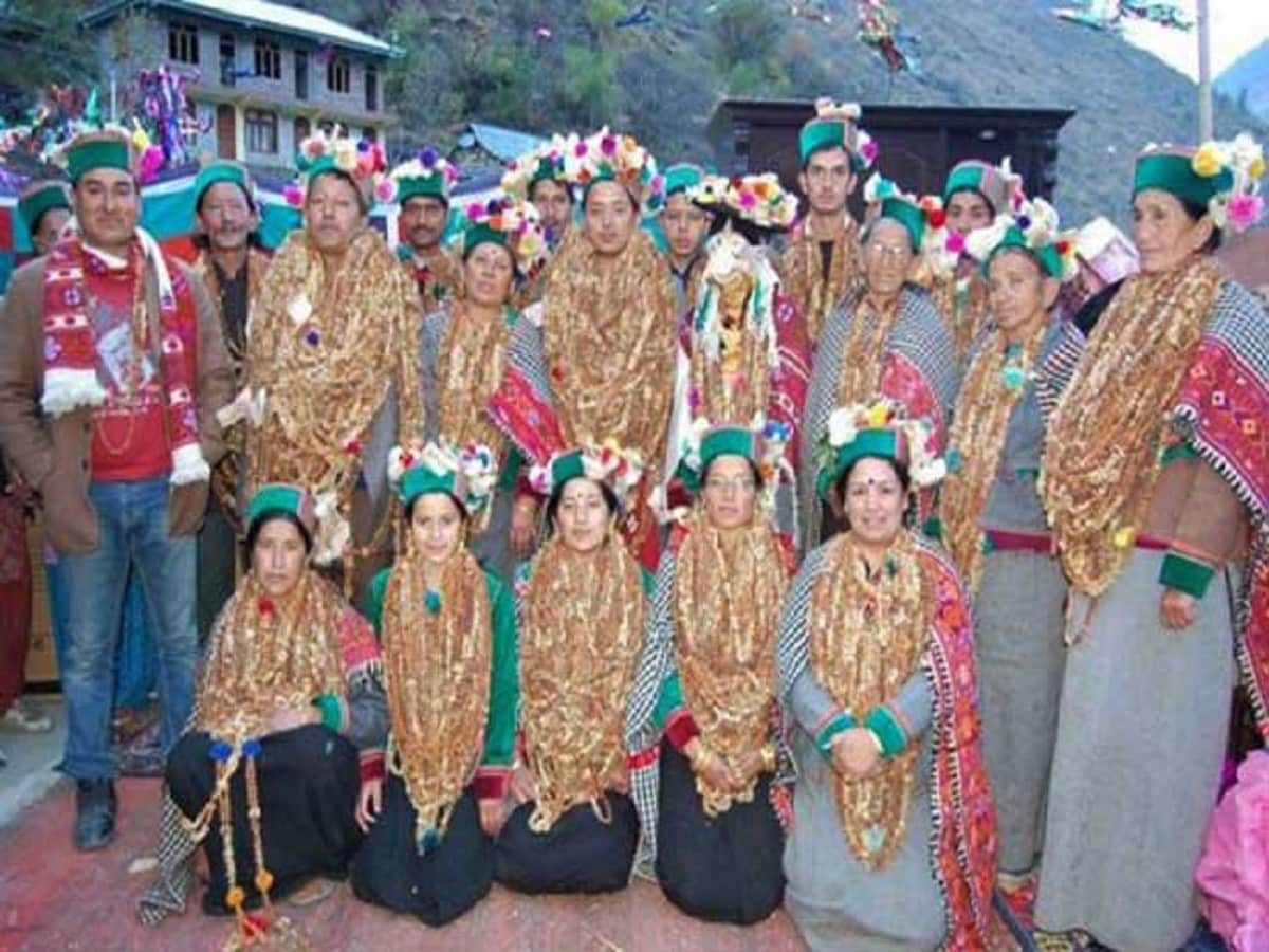 यहां एक महिला रखती है कई पति, छोटे भाई के साथ पत्नी बांटता है मर्द ...