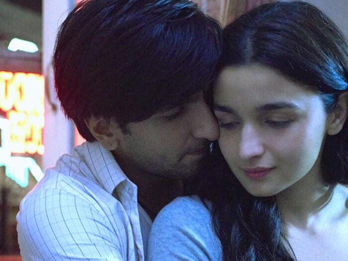 कास्ट, स्टोरी, एक्शन नहीं... KISSING सीन की वजह से चर्चा में रहीं ये 7 ...