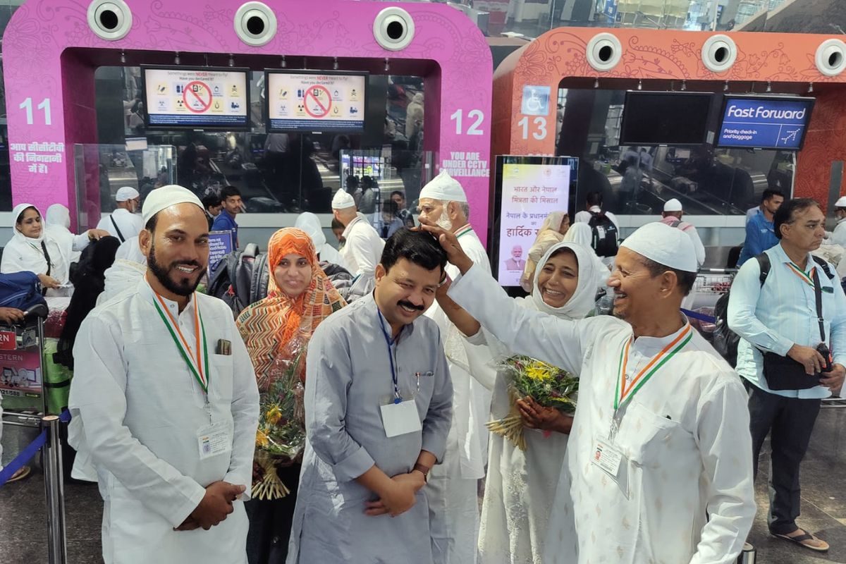 Haj Yatra: इंदौर से हज यात्रा पर रवाना हुए 137 यात्री, फ्लाइट के किराए ...