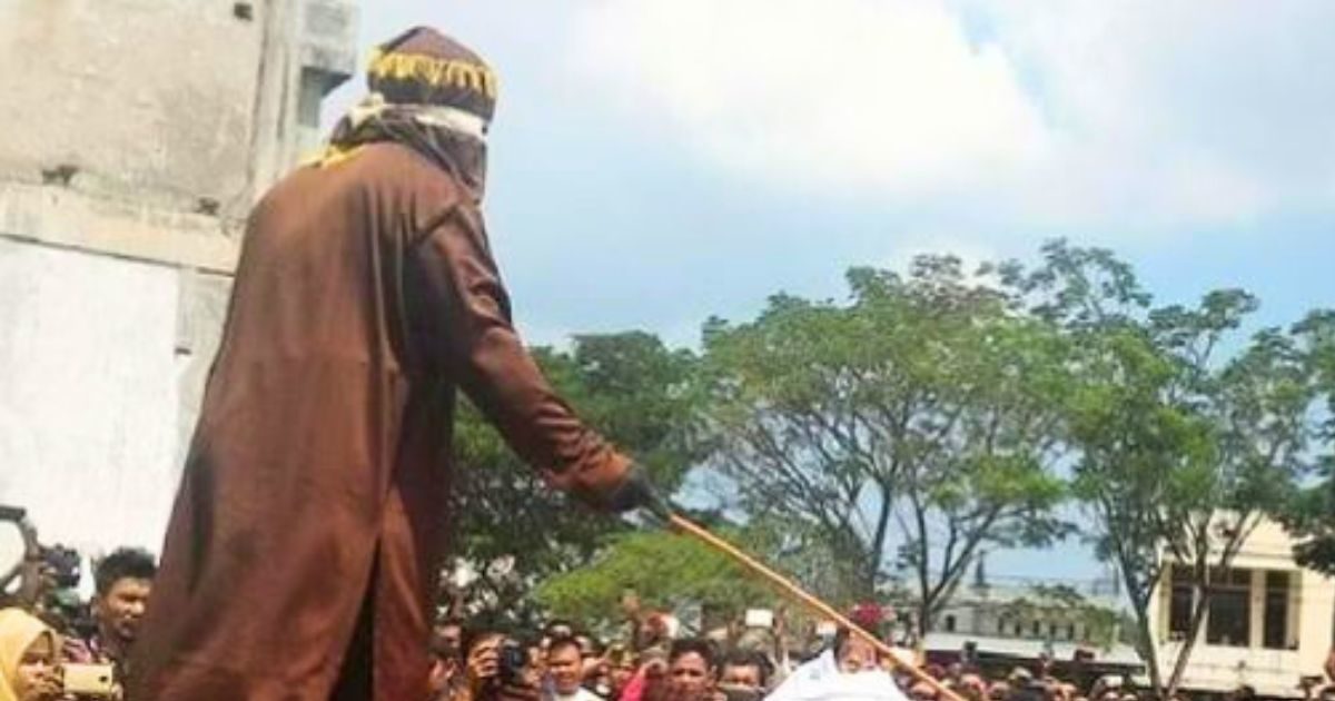 Sharia Law: कार में बनाया फ‍िजिकल रिलेशन, मिली 21 कोड़ों की सजा, जान‍िए ...