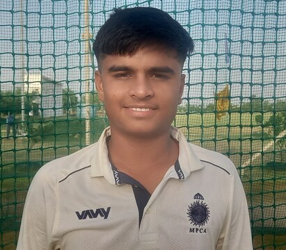 36 चौके और 6 छक्के लगाकर ठोक दी ट्रिपल सेंचुरी... आ रहा है धमाल मचाने 15 साल का ये युवा क्रिकेटर ...