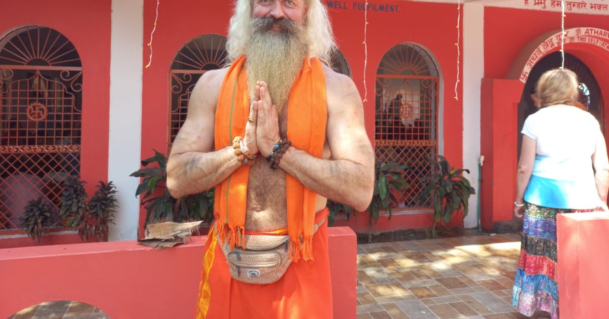 Foreigners reached pilot baba ashram in Haridwar celebrating Guru ...