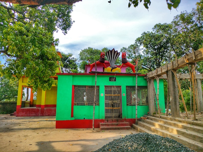 यह है मधुबनी का नाग देवता मंदिर, यहां से जुड़ी है लाखों भक्तों की आस्था ...