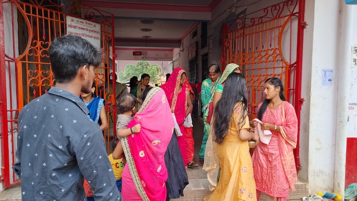 ये है उल्टा स्थान महादेव... यहां पूरब नहीं पश्चिम की ओर खुलता है भगवान ...