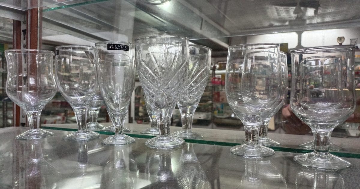 फिरोजाबाद के गिलास की विदेशों में धूम, 150 से भी ज्यादा वैरायटी उपलब्ध ...