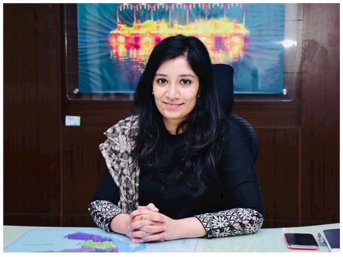 IAS Success Story: पिता IPS, पति IAS, इंजीनियरिंग के बाद दी UPSC ...