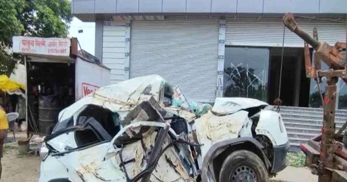 Uttar Pradesh Road Accident Yamuna Expressway 22 Person Dead Today in ...