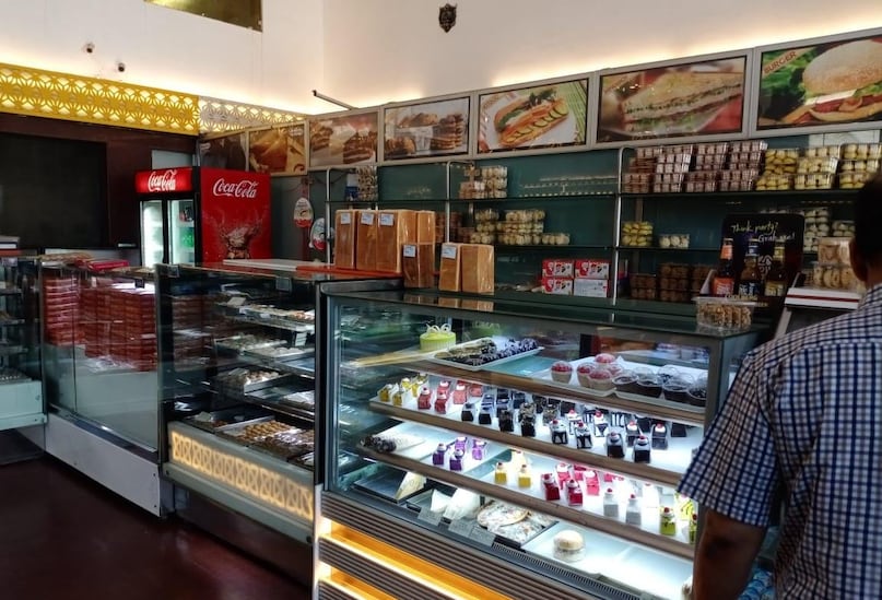 Mohan Peda shop opens 24 hours in Allahabad Kanpur route people order ...