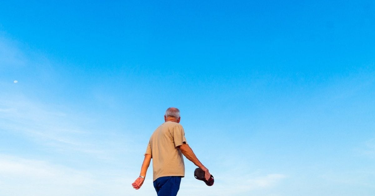 Seaside strolls have a variety of health benefits and boost brain ...