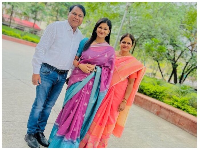 IAS Success Story: लॉ ग्रेजुएट, लंदन में नौकरी, घर में रहकर की तैयारी ...