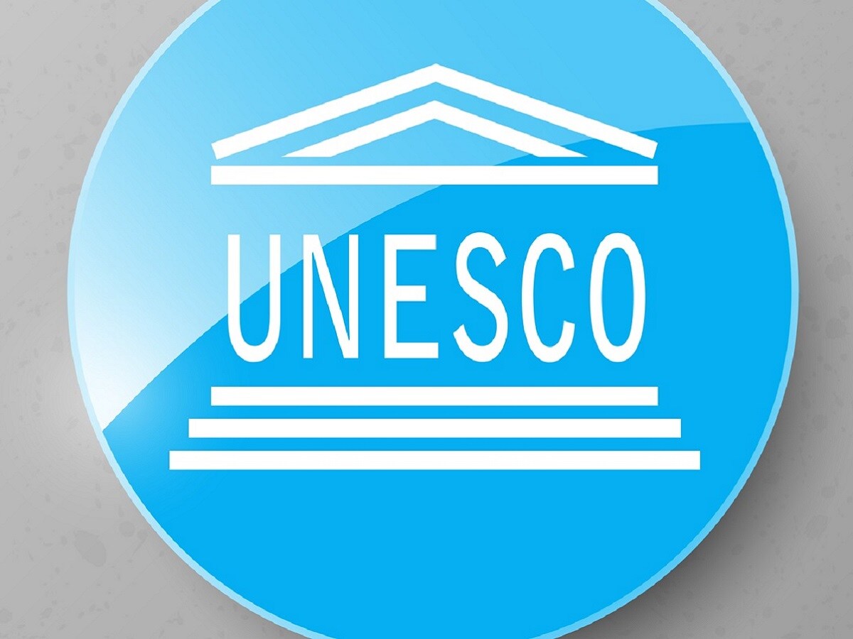 UNESCO advises ban on smartphones in schools know why - UNESCO दुनिया ...