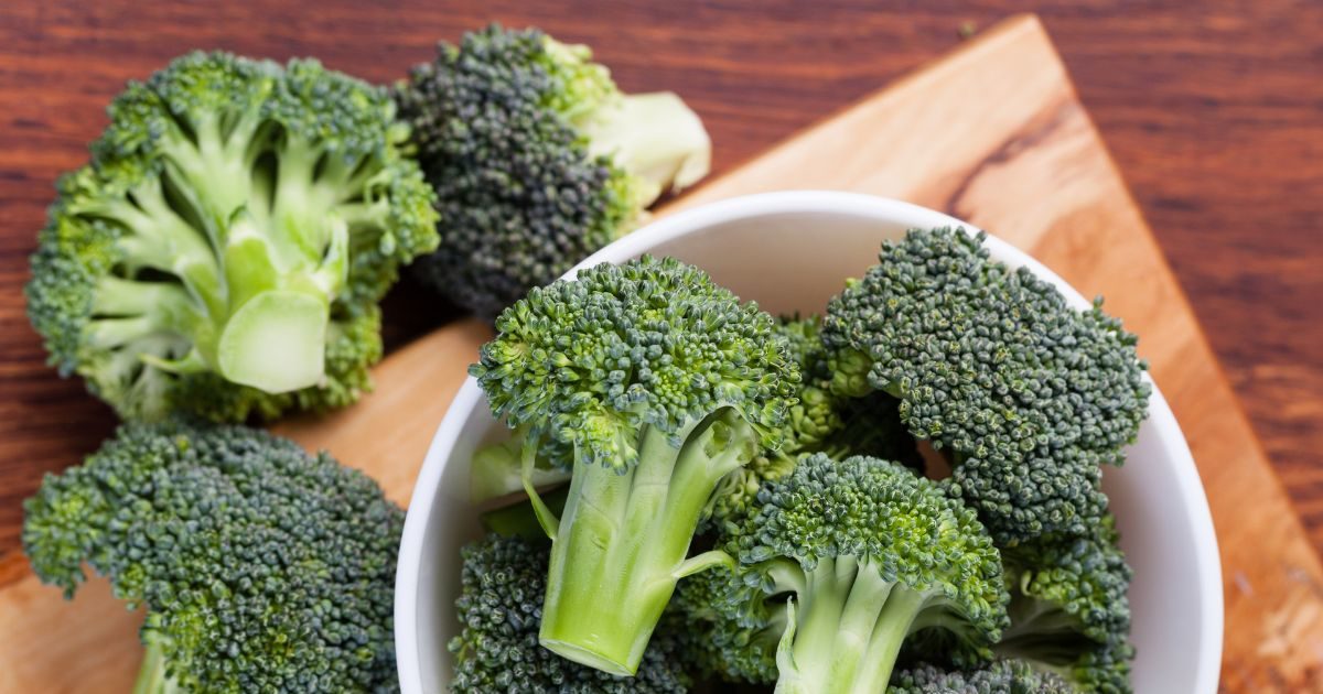 ब्रोक्ली खरीदकर लाया था शख्स, अंदर चल रहा था कुछ अजीब, नज़दीक गया तो ...