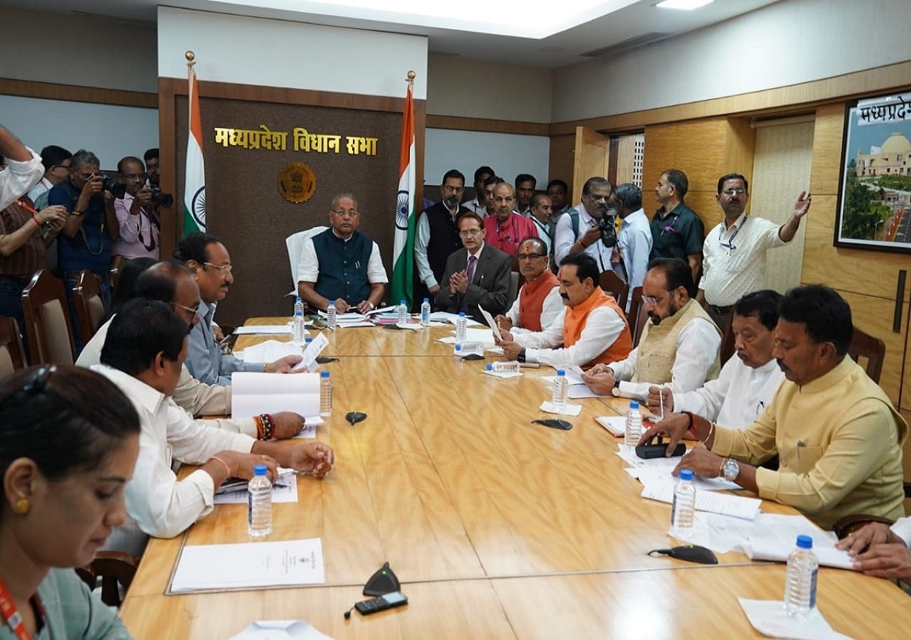 MP Assembly Session : हंगामेदार रहा मानसून सत्र का पहला दिन, सीधी मामले पर गरमाई सियासत - MP ...