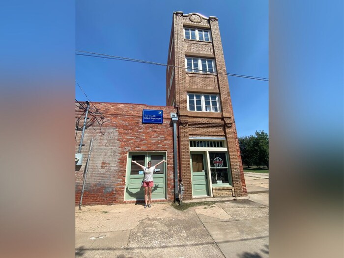 World's littlest skyscraper: 4 मंजिल का है दुनिया का सबसे छोटा ...