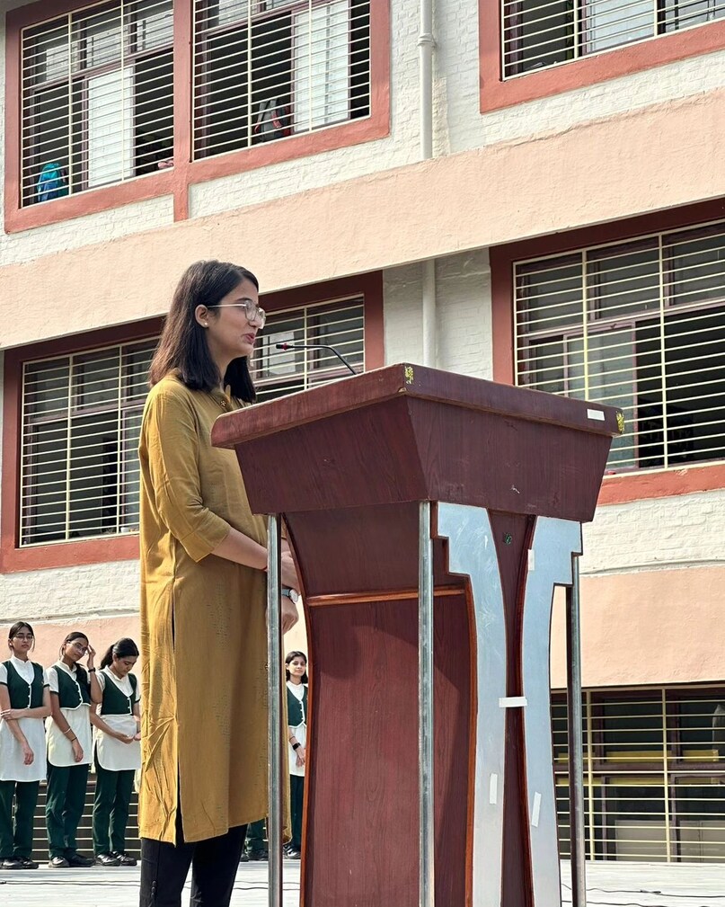बिना कोचिंग के पहली बार में निकाली UPSC परीक्षा, हासिल की AIR 19, दिए ...