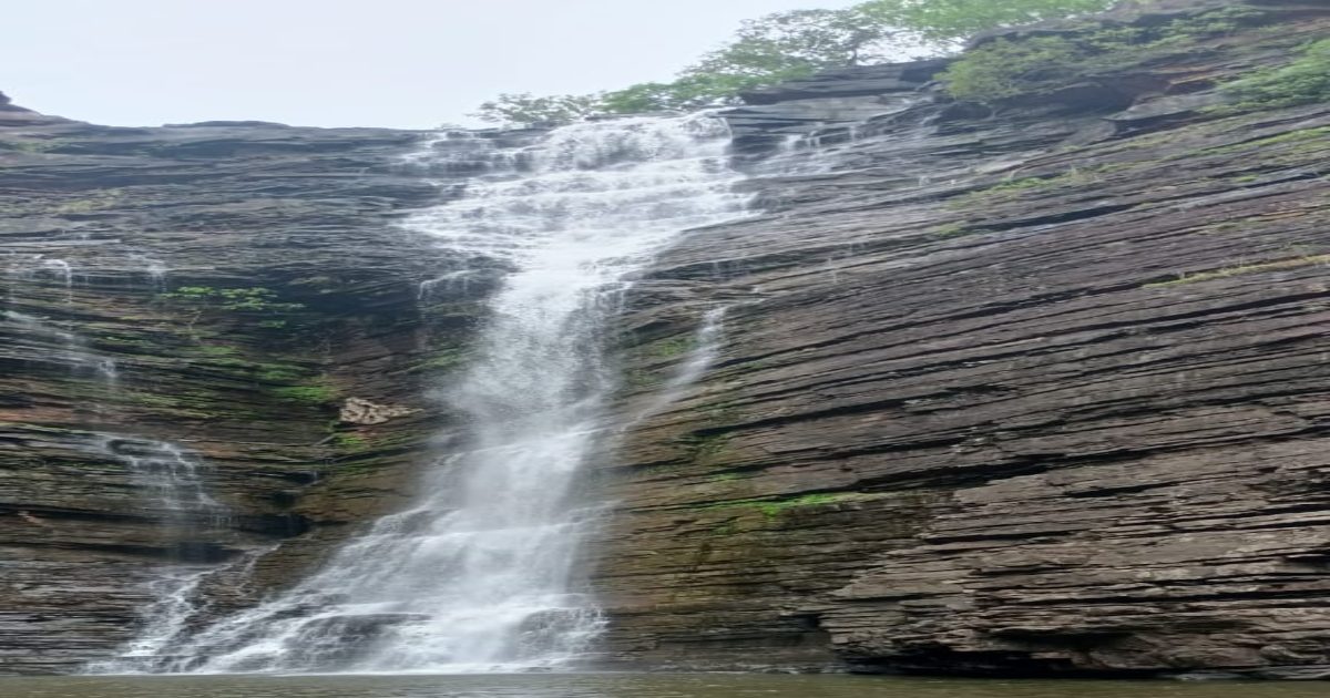 Matak Kund Waterfall: मटक कुंड वाटरफॉल के नजारे देख रह जाएंगे हैरान ...