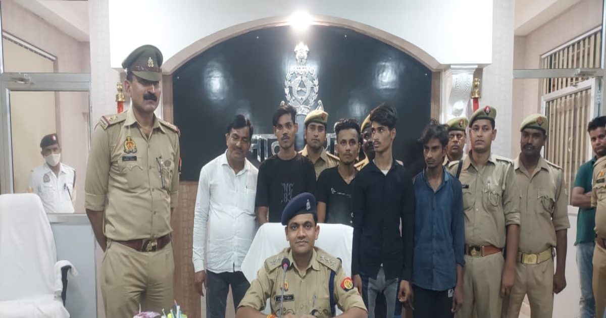 Unnao 4 Members Of Inter State Mobile Thieves Gang Arrested News18 हिंदी 8794