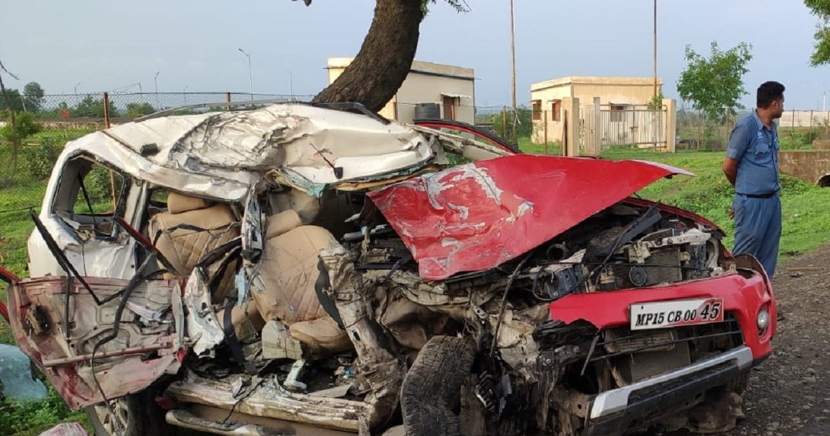 MP Accident News: Madhya Pradesh Sagar Car Truck collide 6 people dead ...