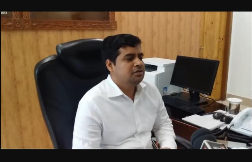 IAS Story: लुंगी में धान रोपने वाले डीएम की कहानी, रेलवे की परीक्षा में हो गए थे फेल, UPSC कर ...