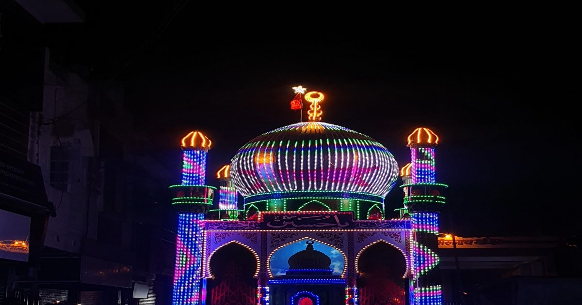 इमाम हुसैन की याद में जिले भर में निकाले गए ताजिए, जगह-जगह लगाए गए शरबत ...