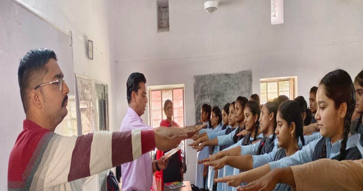 students took the oath of voting, 1400 students learned the process of ...
