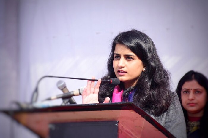 IAS Inspiring Story: खोई सुनने की क्षमता, फिर भी पाई यूपीएससी परीक्षा ...