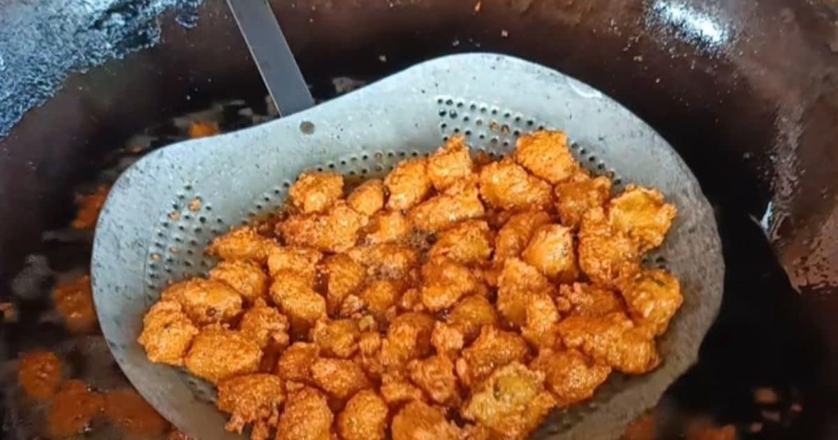 57 साल से.. 32 प्रकार के मसालों से बन रही ये पकौड़ी, सिर्फ दुकान पर ही ...