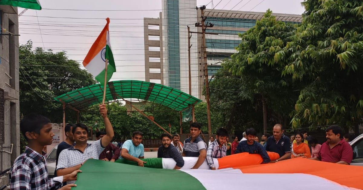 इस बार खास होगी तिरंगा यात्रा, कर्नाटक से मंगाया गया 1000 फीट लंबा झंडा ...