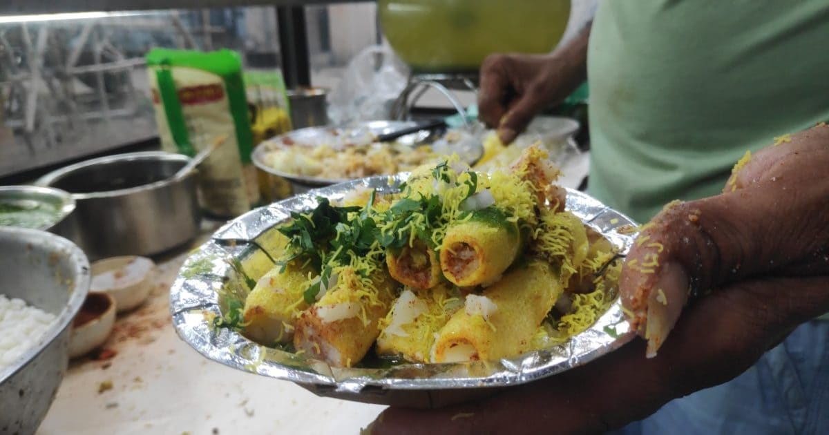 यहां सिर्फ 10 रुपए में मिलता है स्वाद से भरा क्रिस्पी 'आलू पोंगा ...