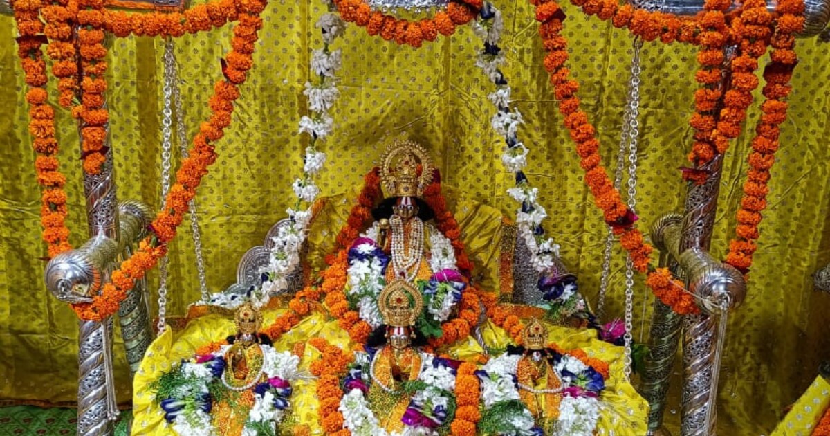 Raksha Bandhan 2023: प्रभू राम सहित तीनों भाइयों को बड़ी बहन ने बांधी ...