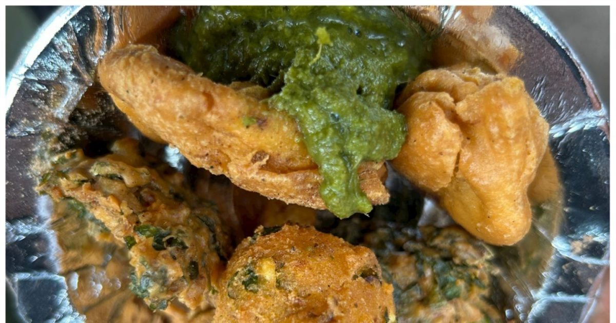 Delhi Famous Food: 83 साल से इस दुकान के पकौड़े के दीवाने हैं दिल् ...