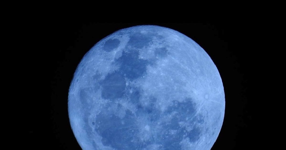 Super Blue Moon Photos: दुनिया भर में दिखा सुपर ब्लू मून, आसमान में ...