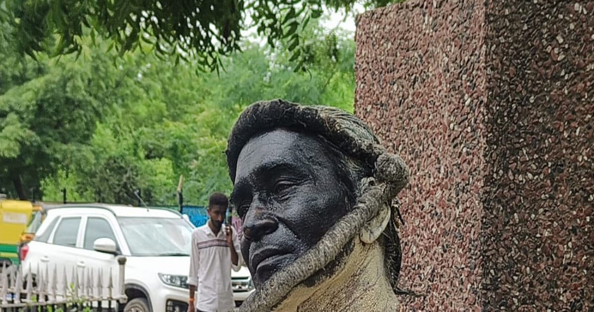 कभी नर, कभी वानर...अलग-अलग वेश में सड़क पर घूमता है ये शख्स - Behrupiya ...