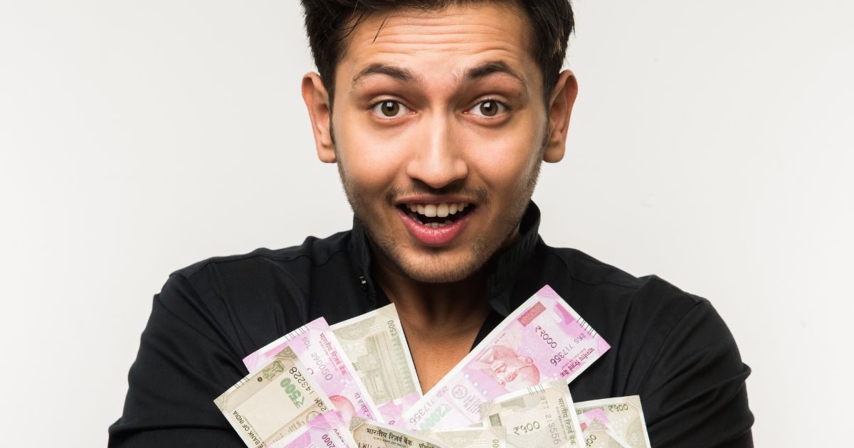 बैंक कैशियर ने 4 की जगह थमा दिए 8 लाख रुपये, अब क्‍या वापस ले सकता है ...