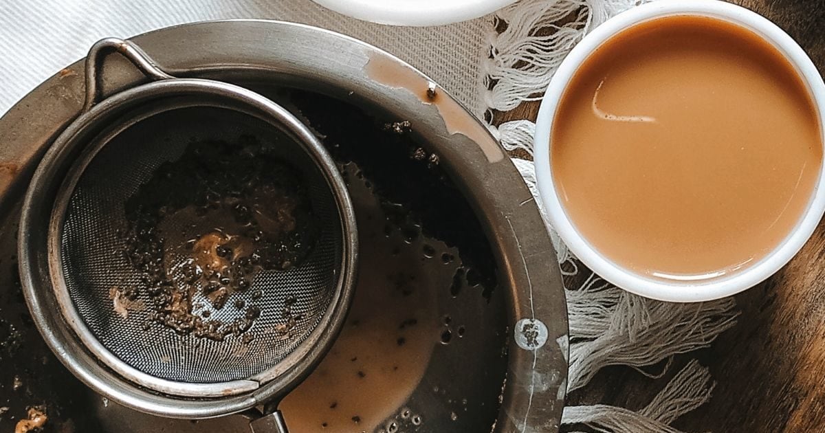 काली और गंदी हो गई है चाय की छन्नी? बिना साबुन के 1 मिनट में करें साफ ...