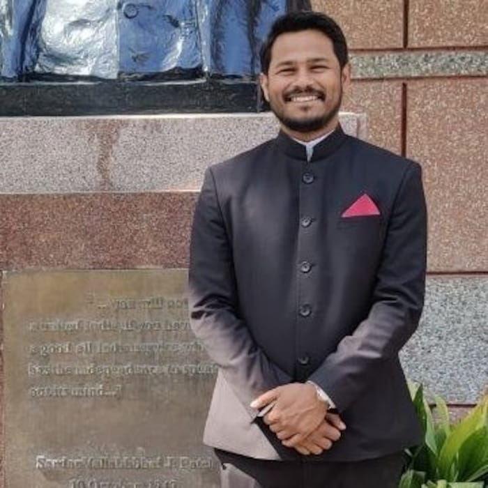 बचपन में चल बसे पिता, विधवा मां ने अकेले गरीबी में की परवरिश, बेटा बना IAS - IAS Vishal Kumar ...