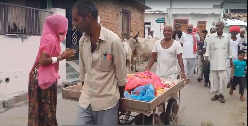 PHOTOS: गांव में निकली बंदर की अनोखी शवयात्रा, भगवान राम से जुड़ी है ...